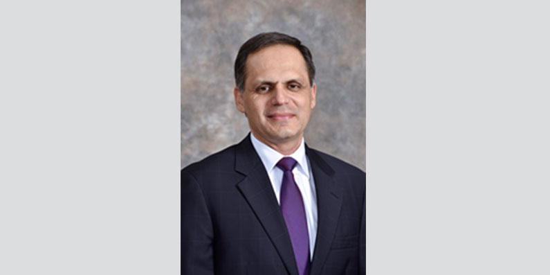 AKU Alumnus, Dr Atiq-ur-Rehman, performs first TAVR in Pakistan | The ...