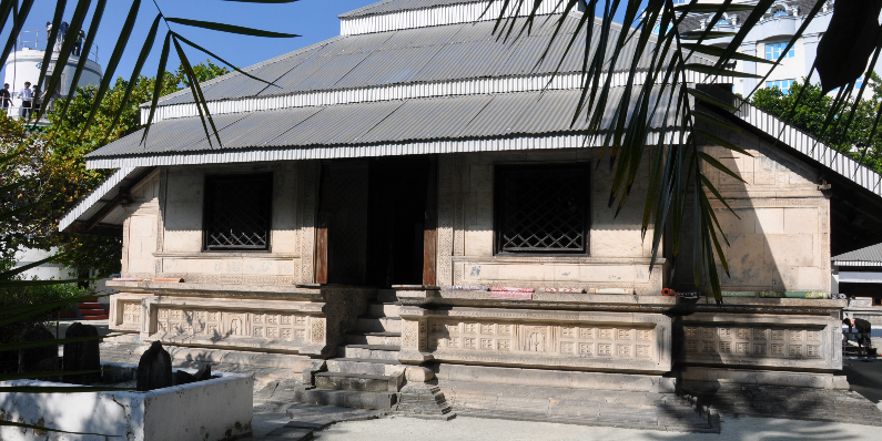 The Archaeological Excavations Report on the Coral Stone Mosques of the ...