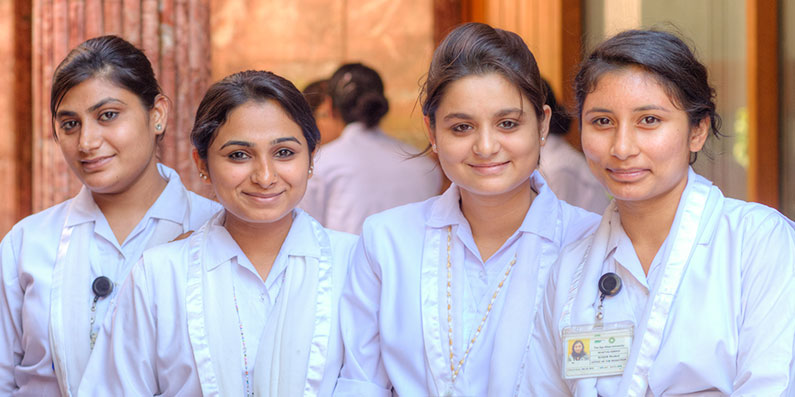 Midwives and nurses essential to Pakistan’s health system: experts ...